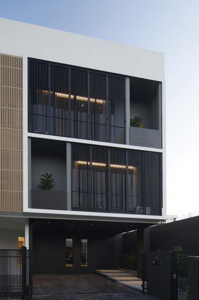 PRIVATE HOUSE : KHUN PHUTTHIPHAN KROEKGULTORN 94 - TOSTEM Thailand